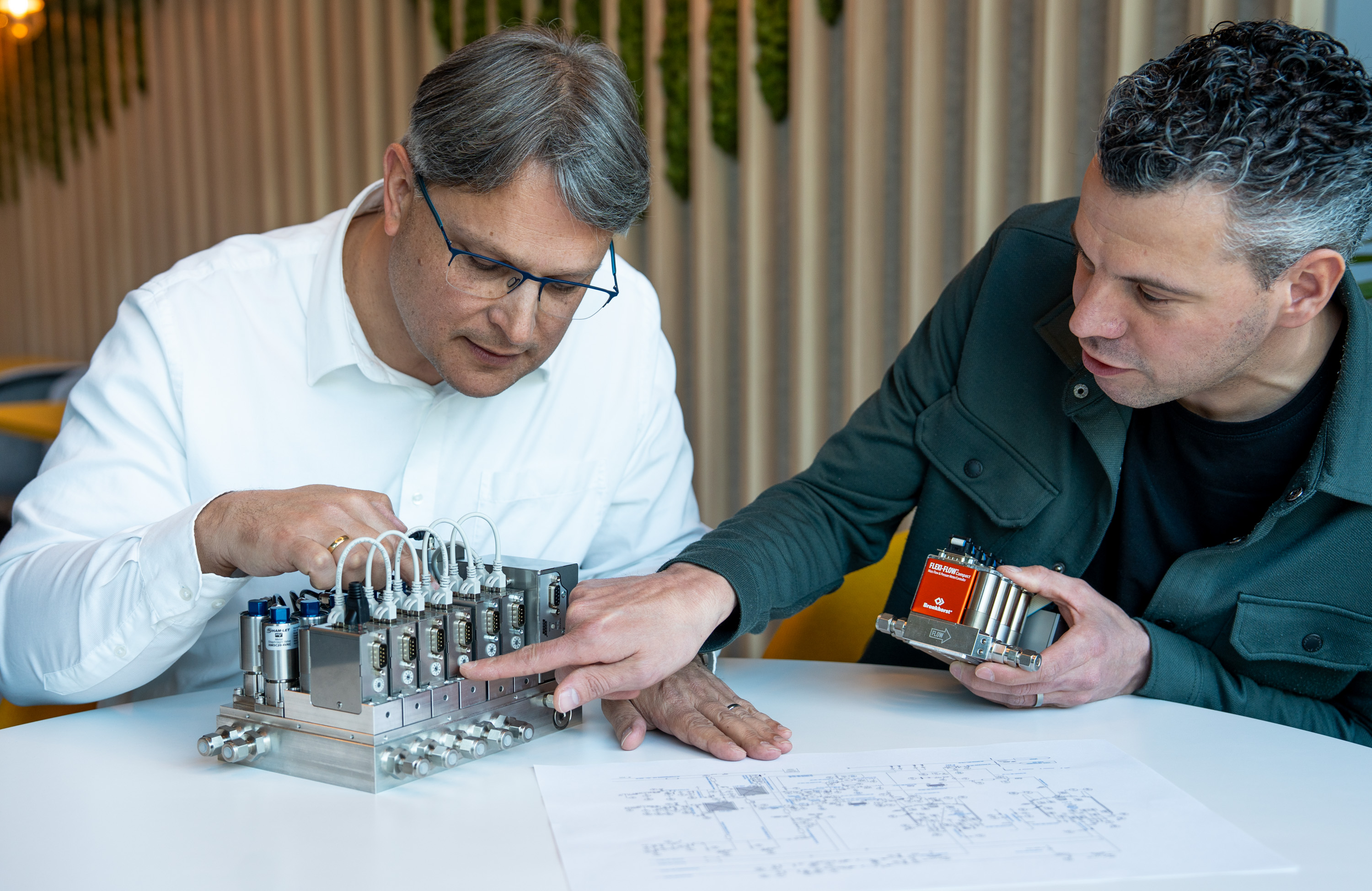 Bronkhorst FLOWCAST: Discover mass flow and pressure meter/controllers